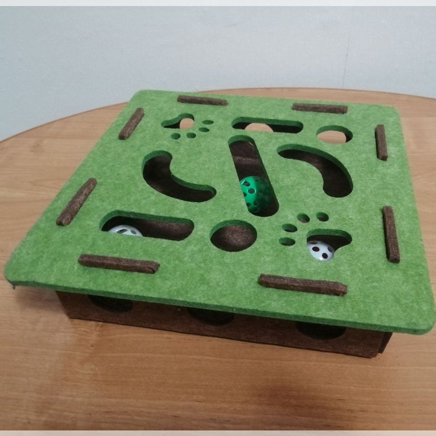 Игрушка для кошек лабиринт с шариками