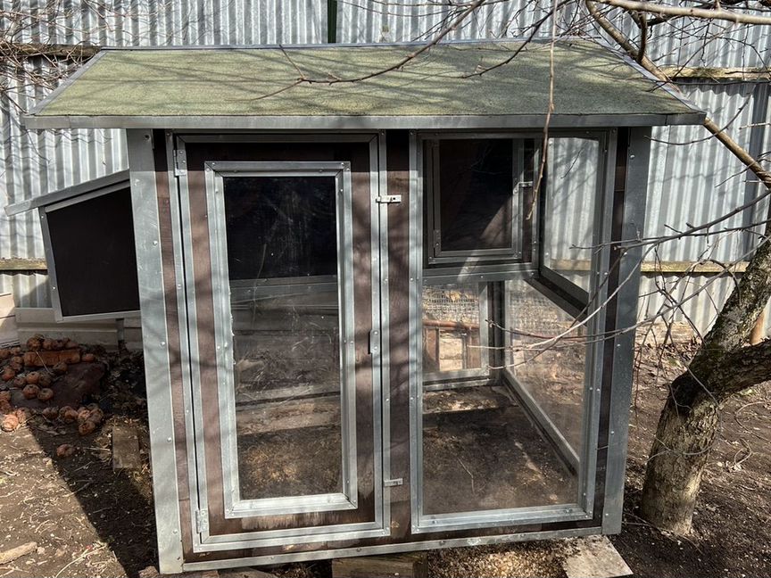 Курятник для проживания 5 кур круглый год