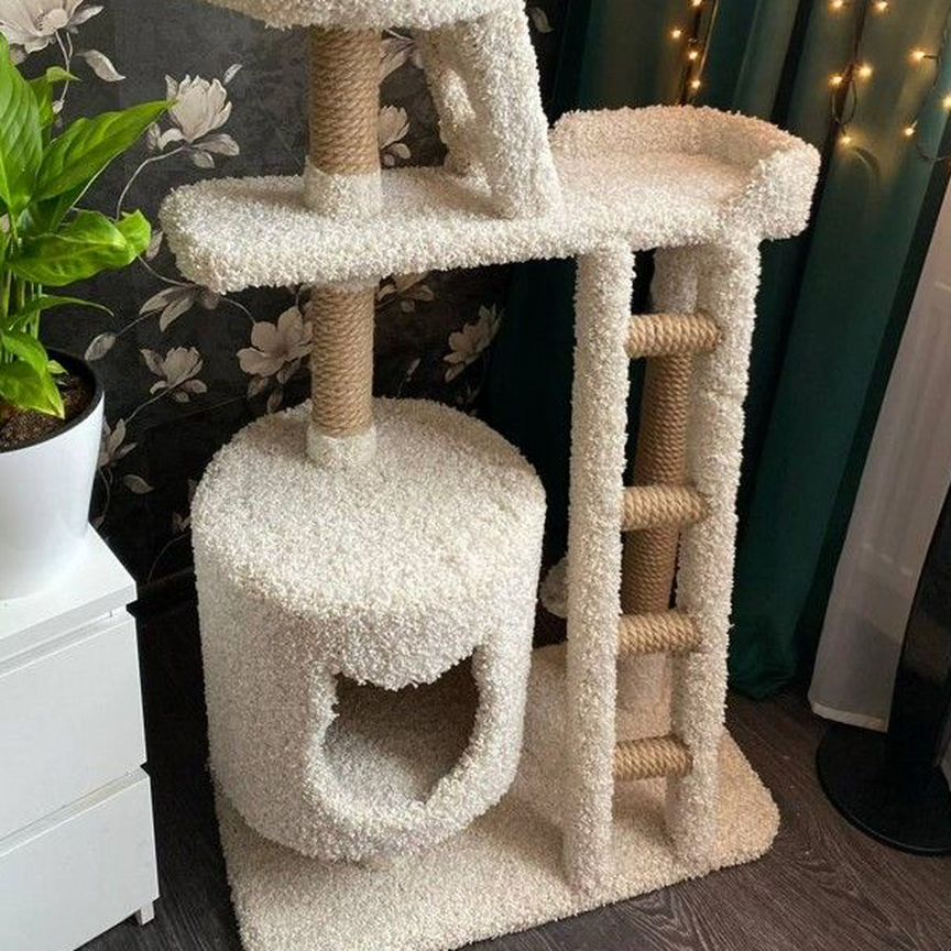 Когтеточка с домом и лестницей, игрушкой для котов
