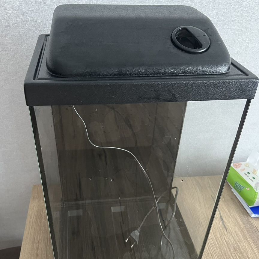 Аквариум б/у с трещиной