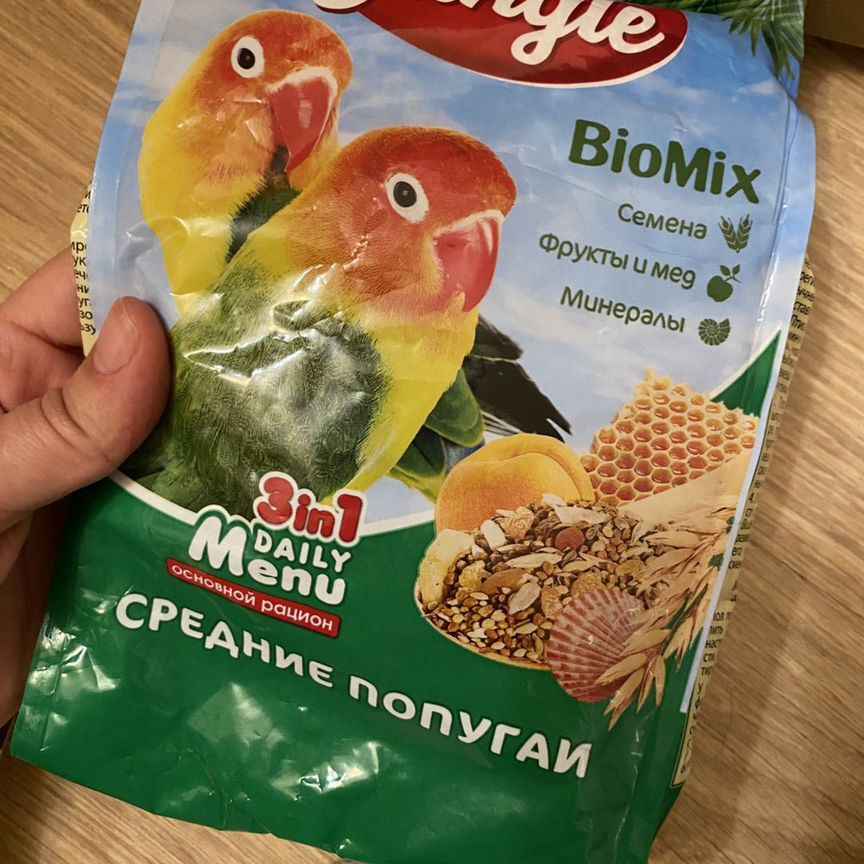 Корм для попугая и не очень внимательных людей