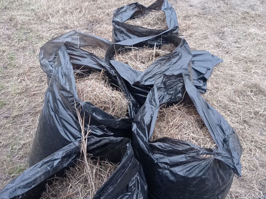 Сено в мешках