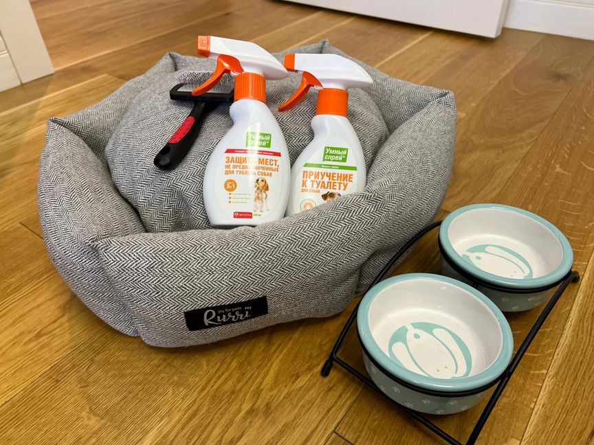 Лежак для собак и кошек, расческа, миски