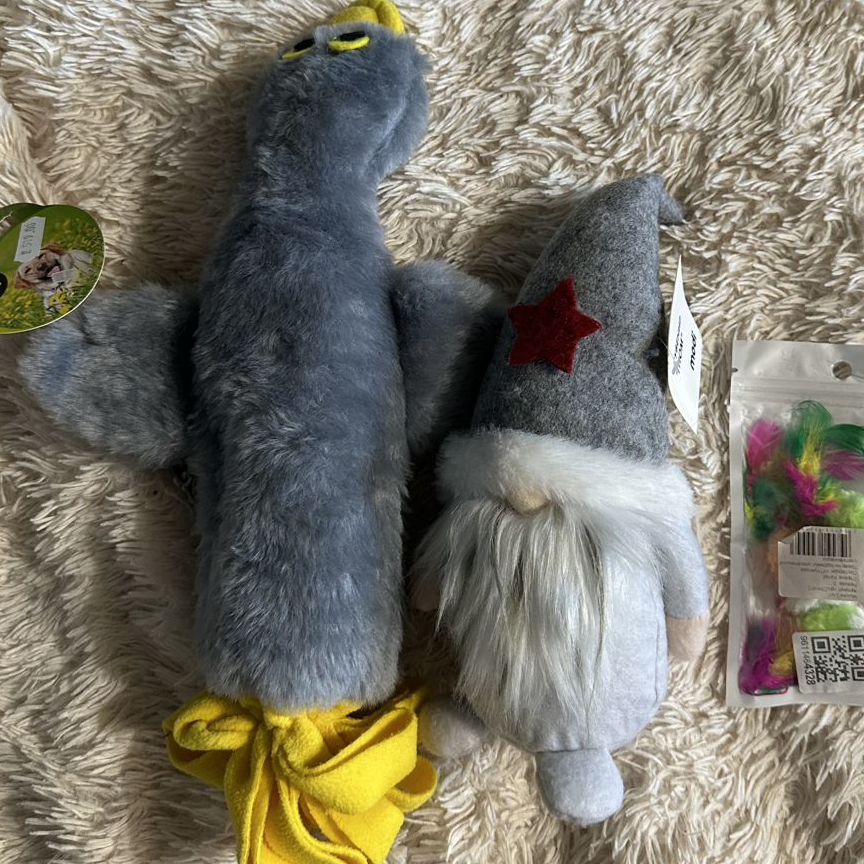 Игрушки для кошек и собак