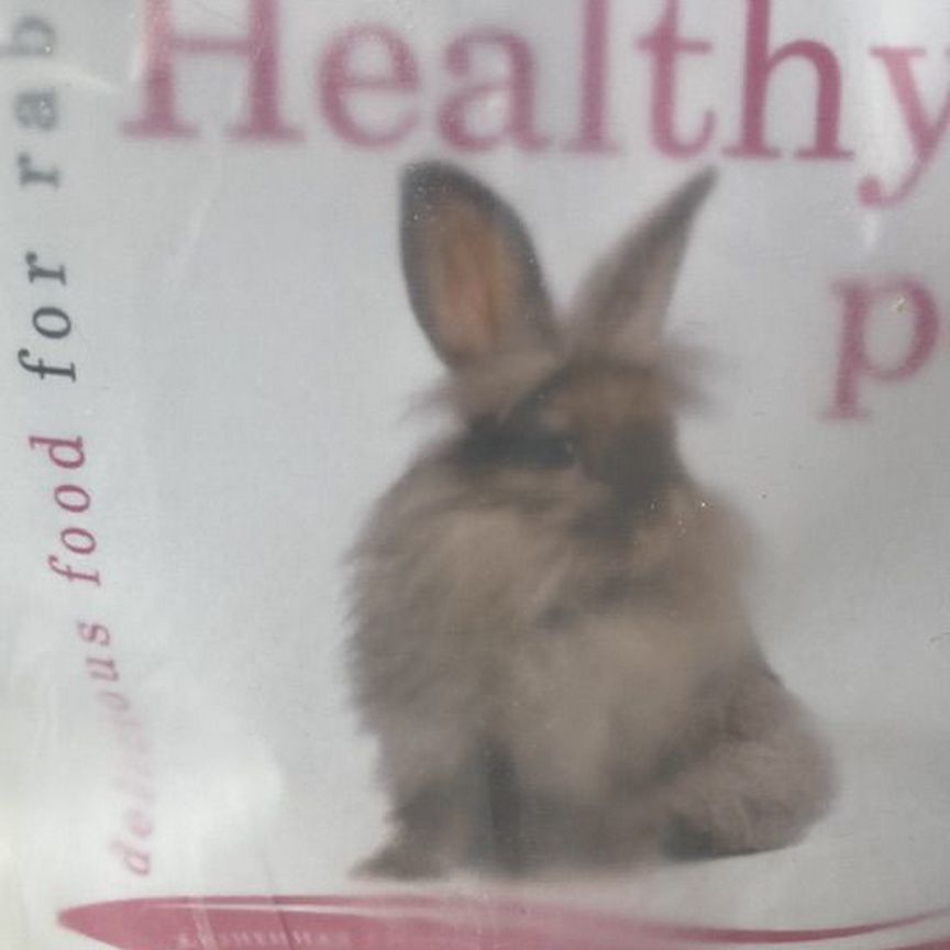 Корм для кролика и древесный наполнитель