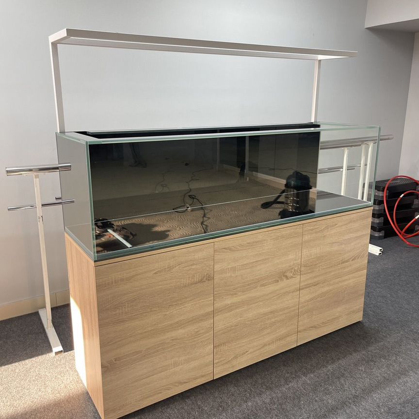 Комплекты аквариумов морские и пресноводные