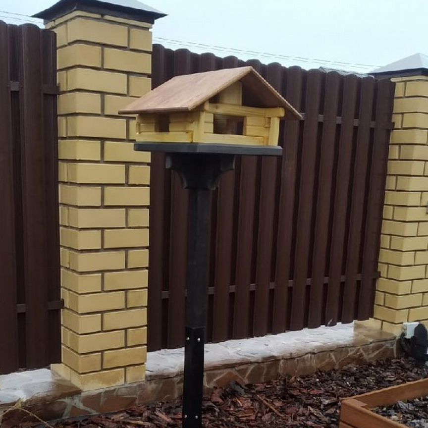 Кормушка для птиц уличная