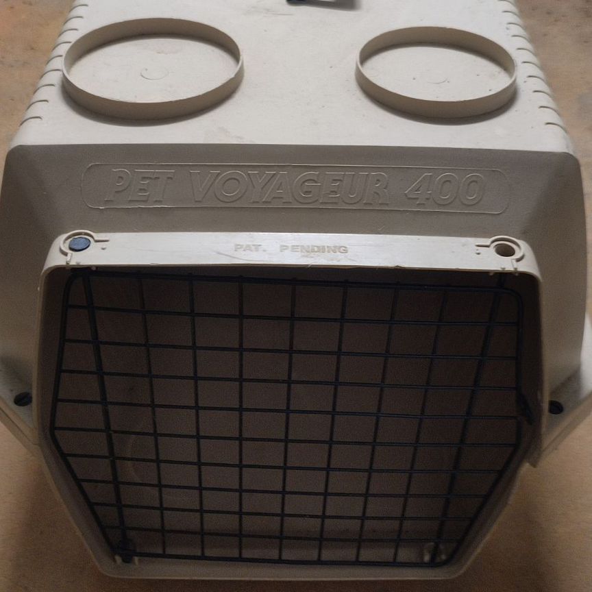 Переноска для животных пластиковая