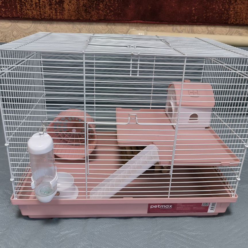 Клетка с аксессуарами