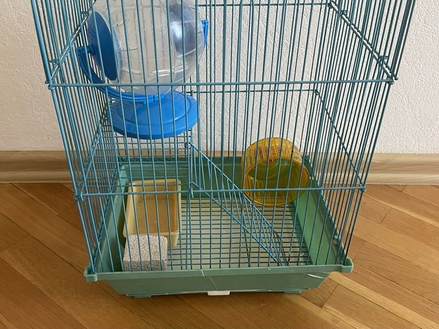 Клетка для хомяка бу+ опилки