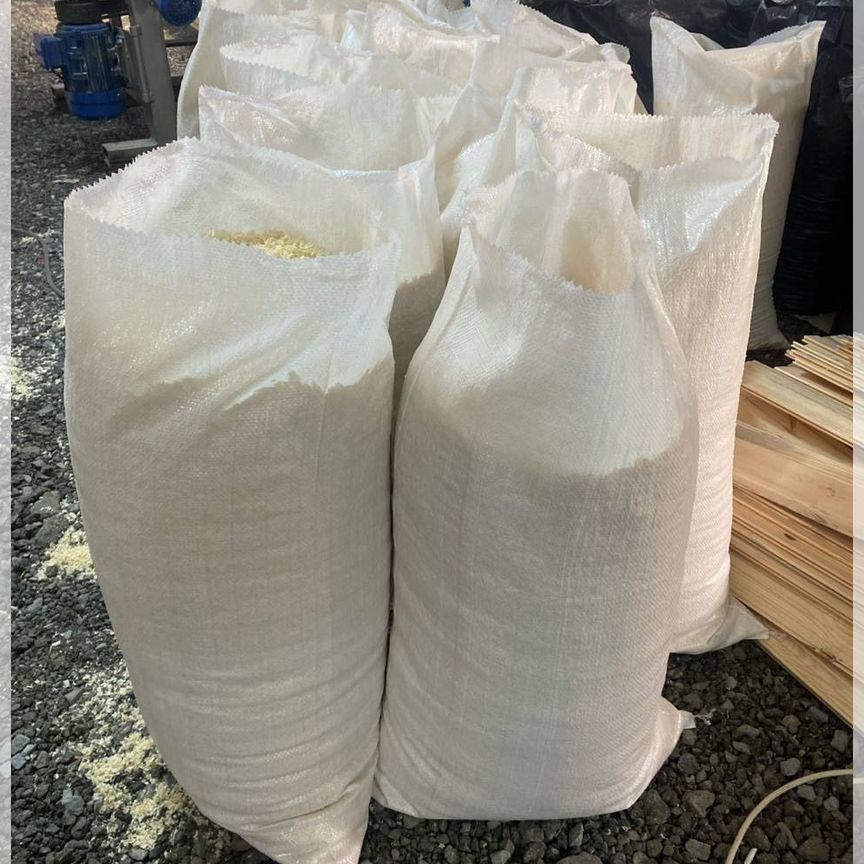 Опилки в мешках