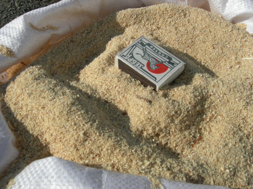 Опилки в мешках