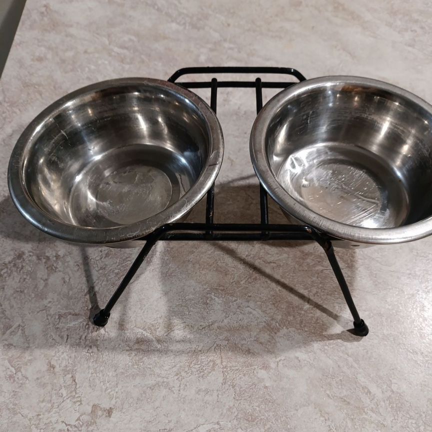 Миски на подставке для собак