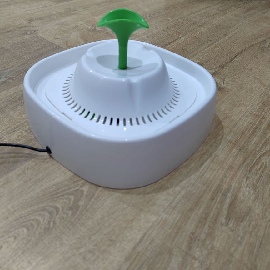 Фонтан поилка для животных