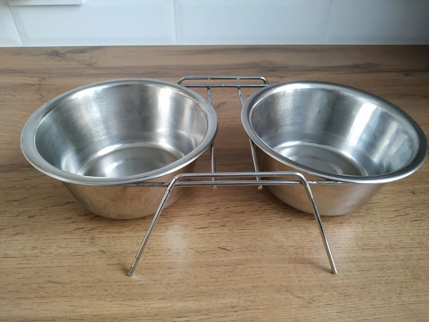 Игрушки и миски для собак