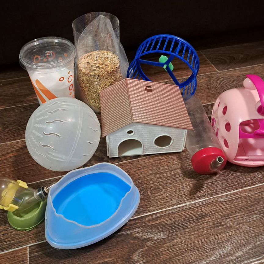 Комплект хомякам:домик,колесо,корм,поилка,песок