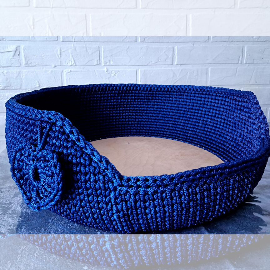 Лежанка вязаная для животных