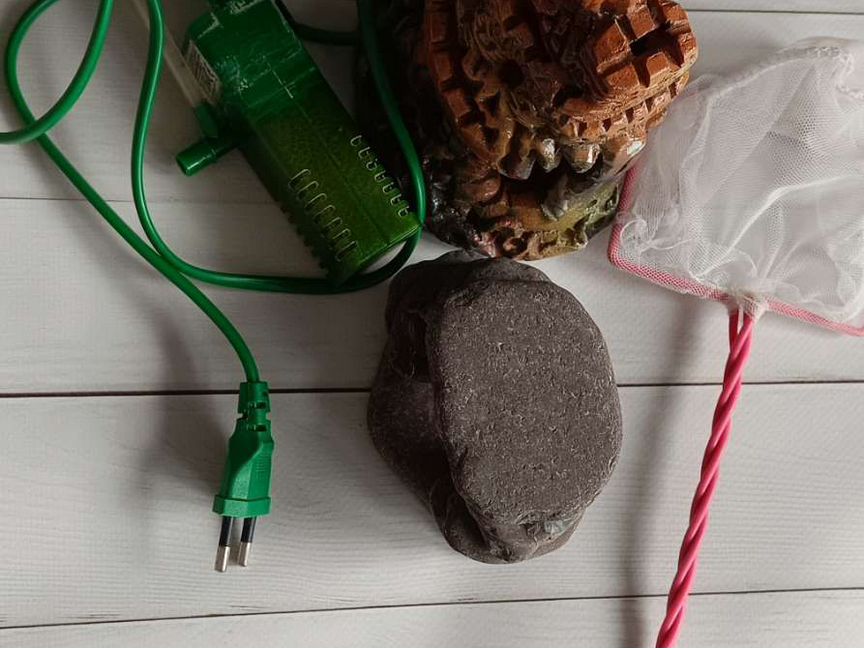 Домики для аквариума и насос