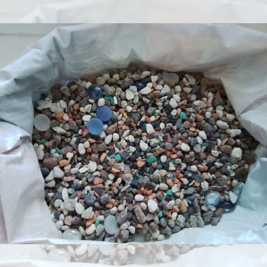 Аквариум:грунт и украшение