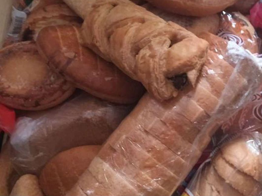 Хлеб, молоко на корм животным, йогурты