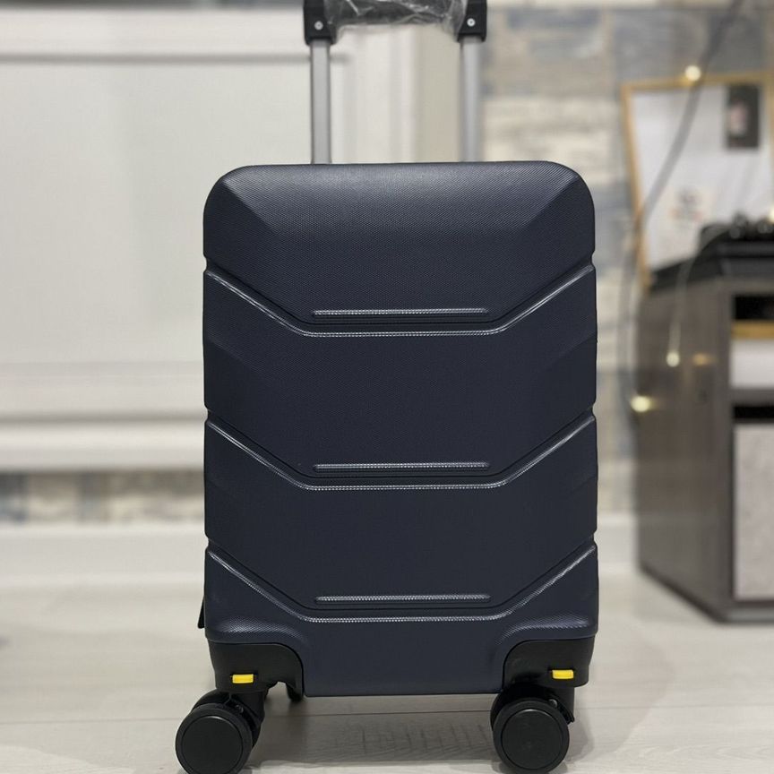 Чемодан на колесах 40 30 20