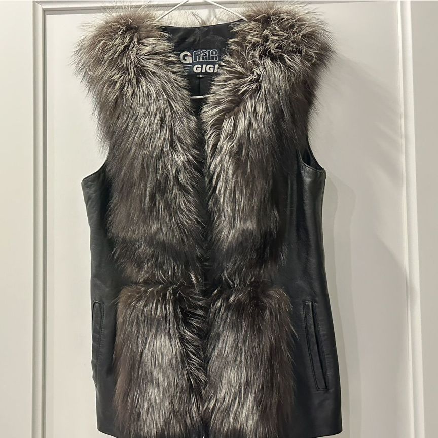 Жилет кожаный с мехом женский 42р бу