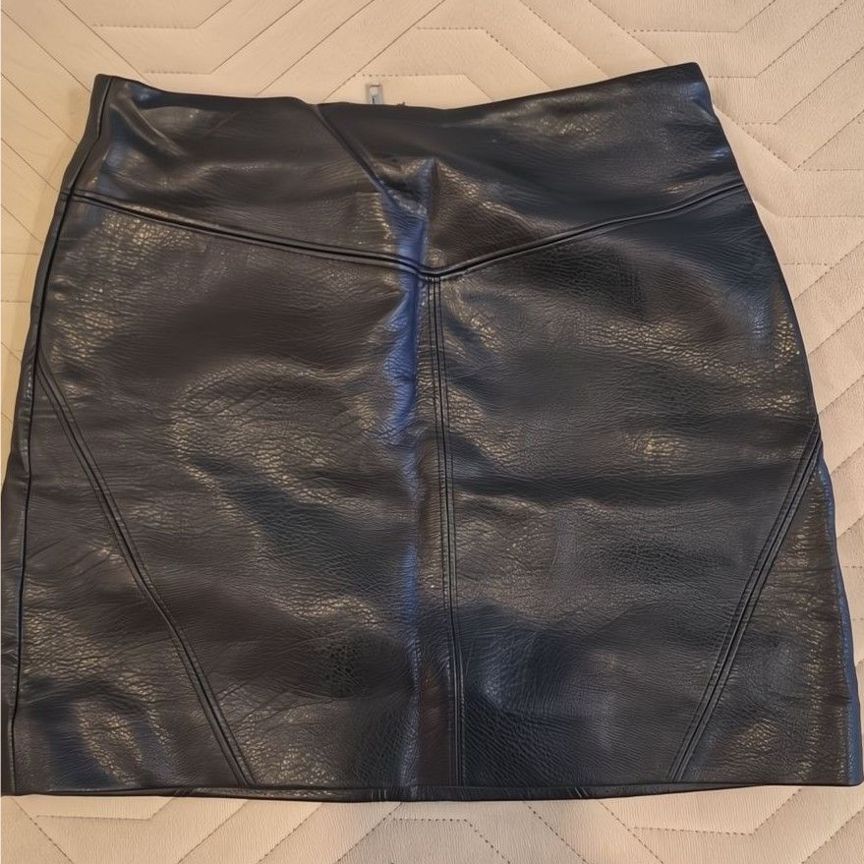 Юбка из экокожи