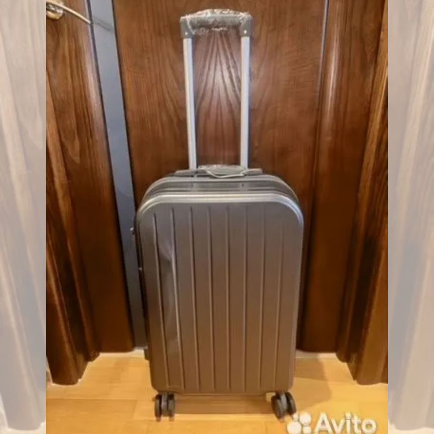 Чемодан на колесах большой