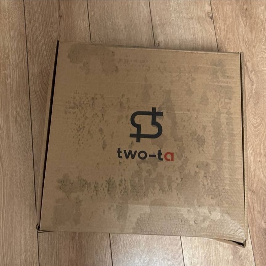 Two-ta коробка с вещами